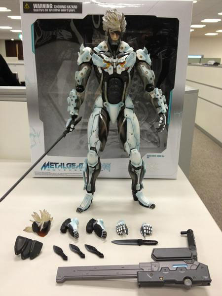New photos of the Raiden figure by Play Arts, Korekado unboxes - Metal ...