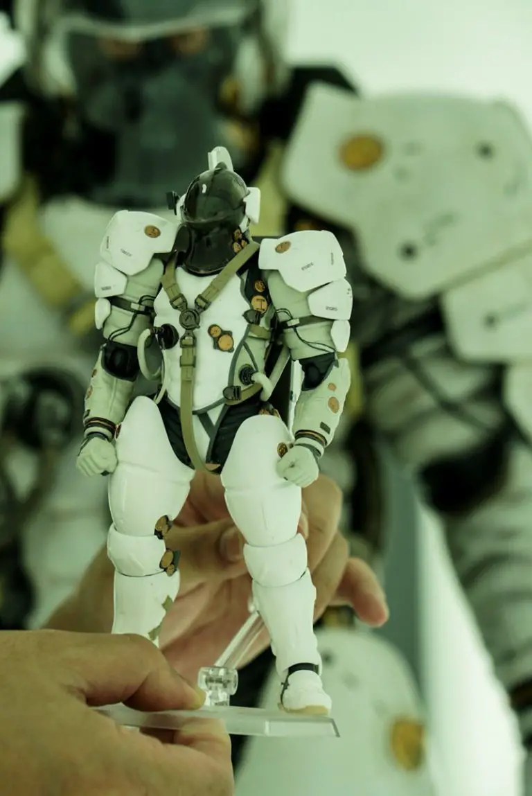 This is the Ludens action figure by Figma, in color - Metal Gear Informer