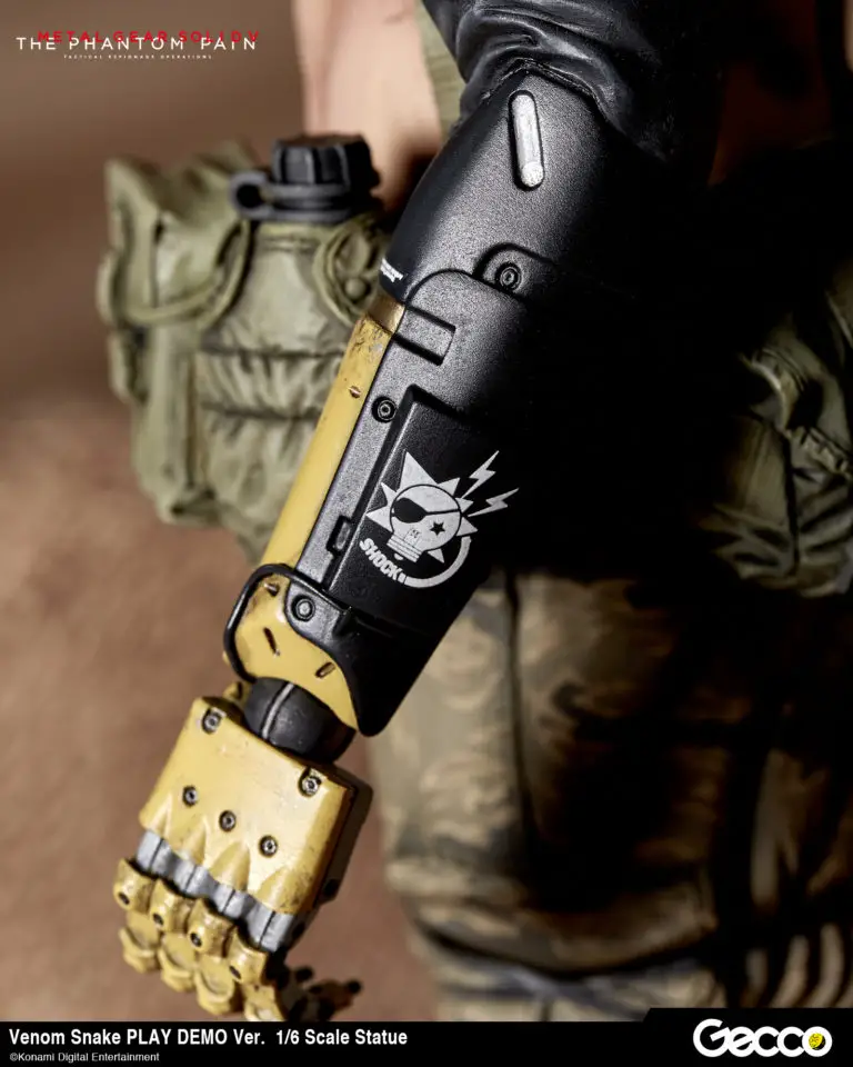 Shirtless Venom Snake statue by Gecco comes with three interchangeable ...